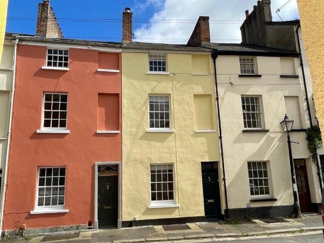 3 bedroom terraced house for sale