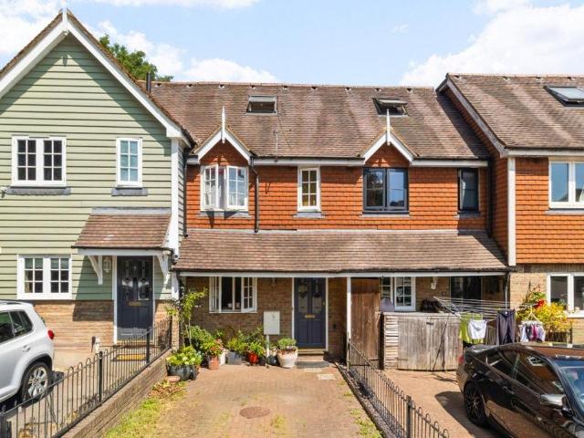 3 bedroom terraced house for sale