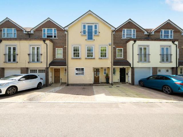 3 bedroom terraced house for sale