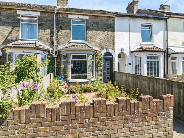 3 bedroom terraced house for sale