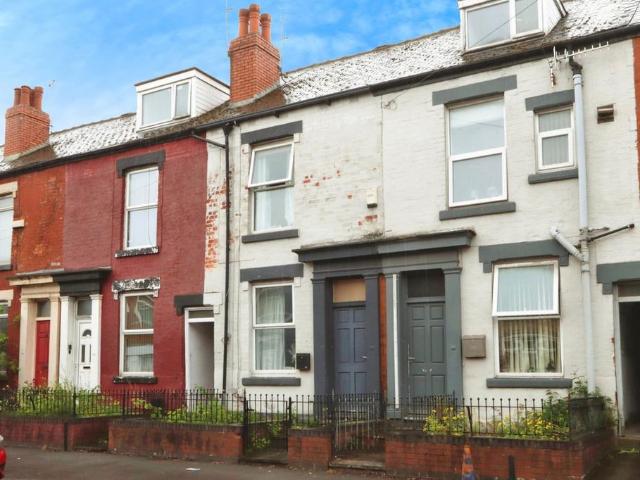 3 bedroom terraced house for sale