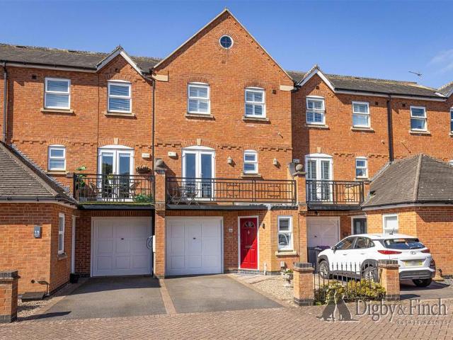 3 bedroom terraced house for sale