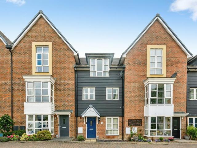 3 bedroom terraced house for sale