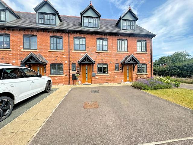 3 bedroom terraced house for sale