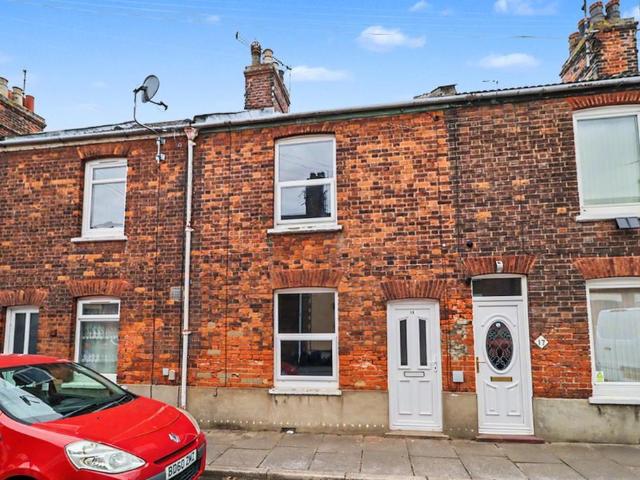 3 bedroom terraced house for sale