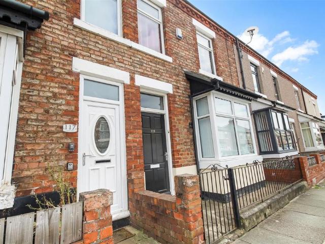 3 bedroom terraced house for sale
