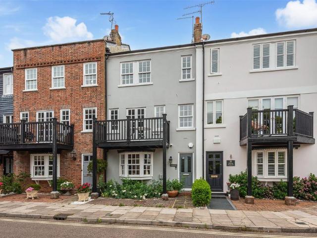 3 bedroom terraced house for sale