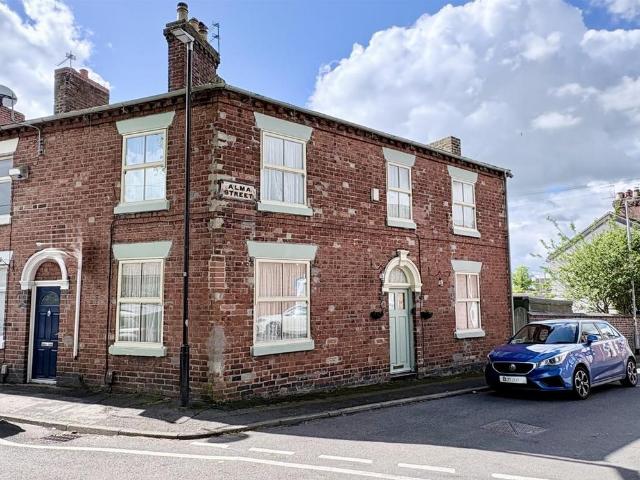 3 bedroom terraced house for sale