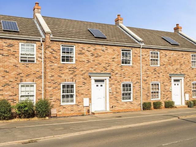 3 bedroom terraced house for sale