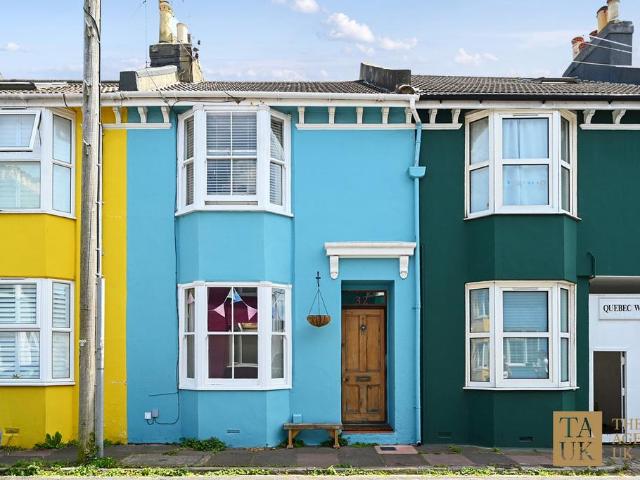3 bedroom terraced house for sale