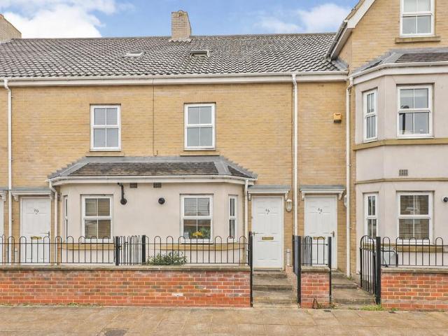 3 bedroom terraced house for sale