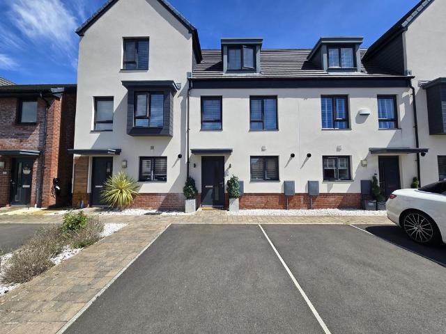 3 bedroom terraced house for sale