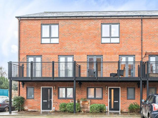 4 bedroom terraced house for sale