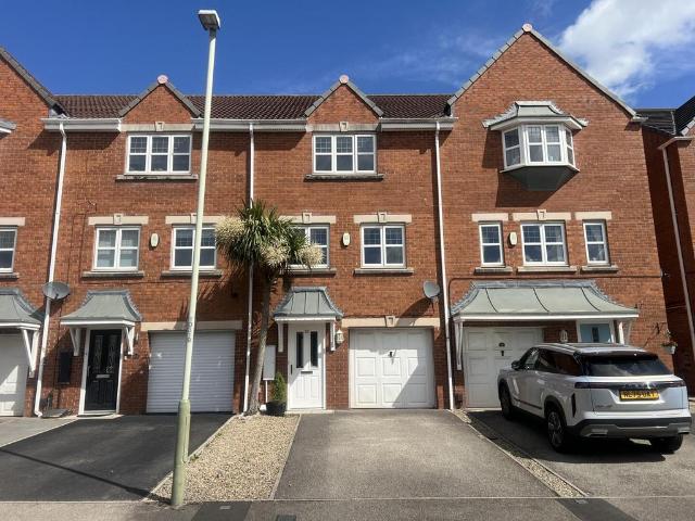 3 bedroom terraced house for sale