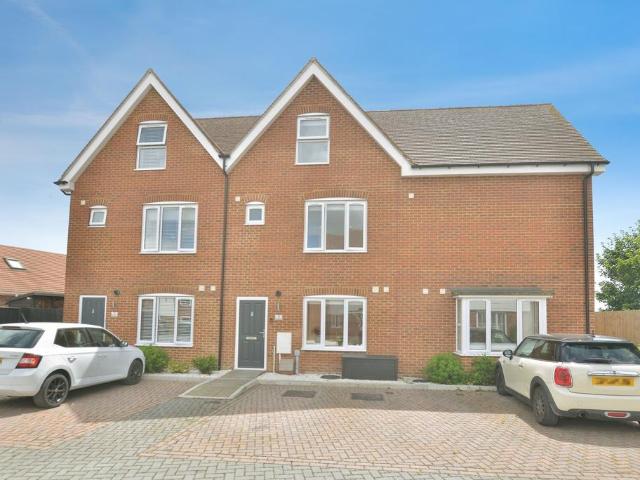 3 bedroom terraced house for sale