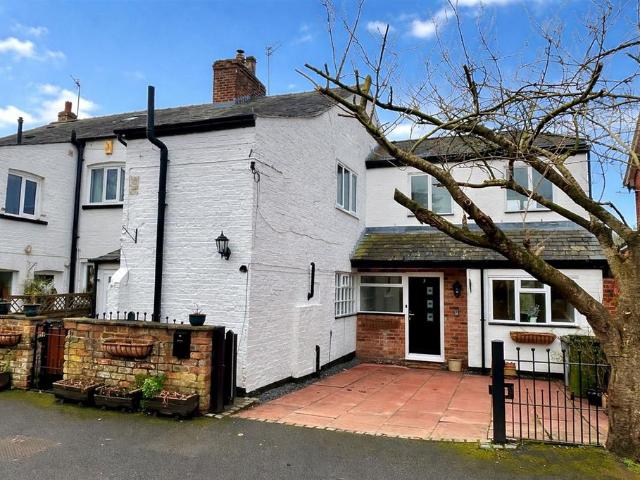 3 bedroom terraced house for sale