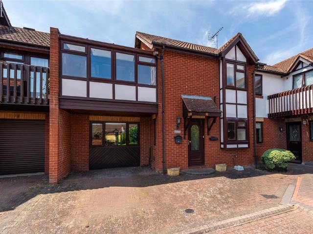 3 bedroom terraced house for sale
