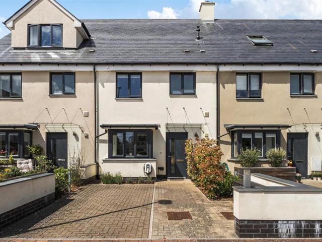 3 bedroom terraced house for sale