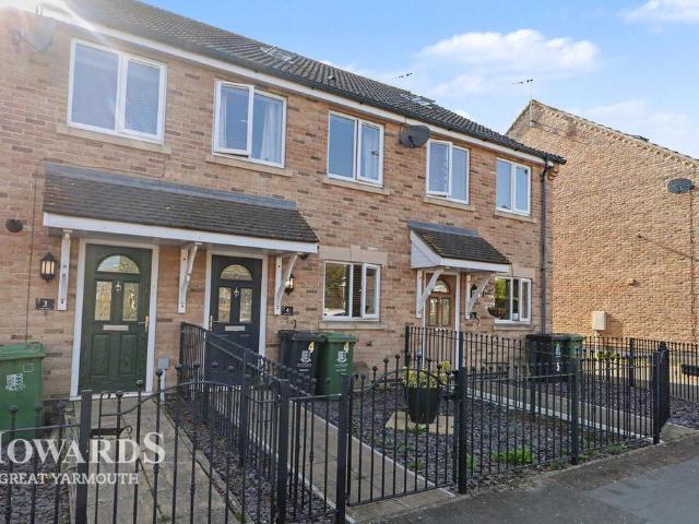 3 bedroom terraced house for sale