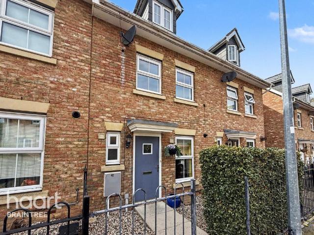 3 bedroom terraced house for sale