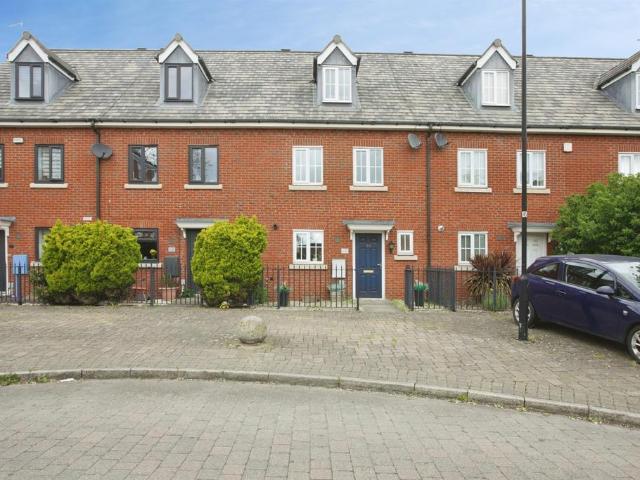 3 bedroom terraced house for sale