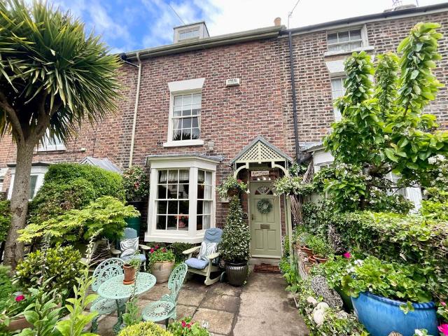3 bedroom terraced house for sale