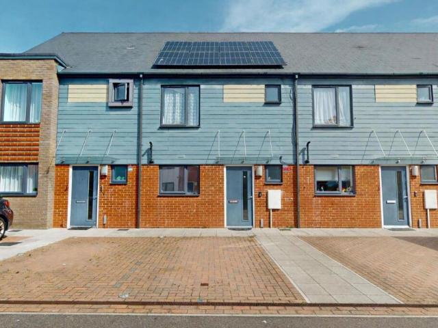 3 bedroom terraced house for sale