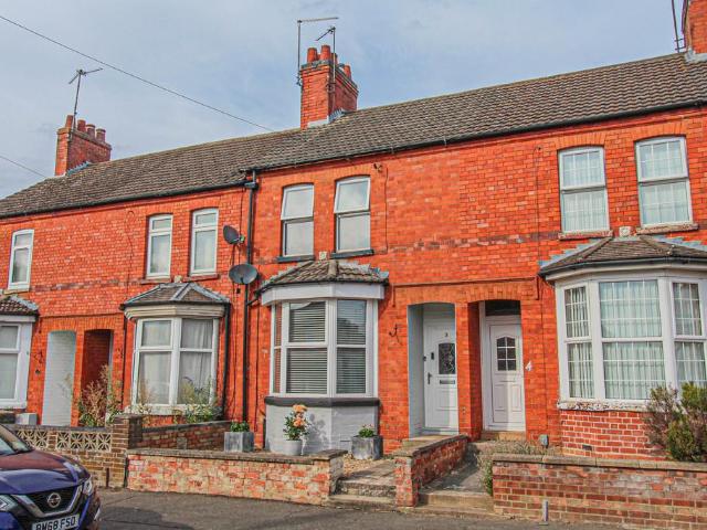 3 bedroom terraced house for sale