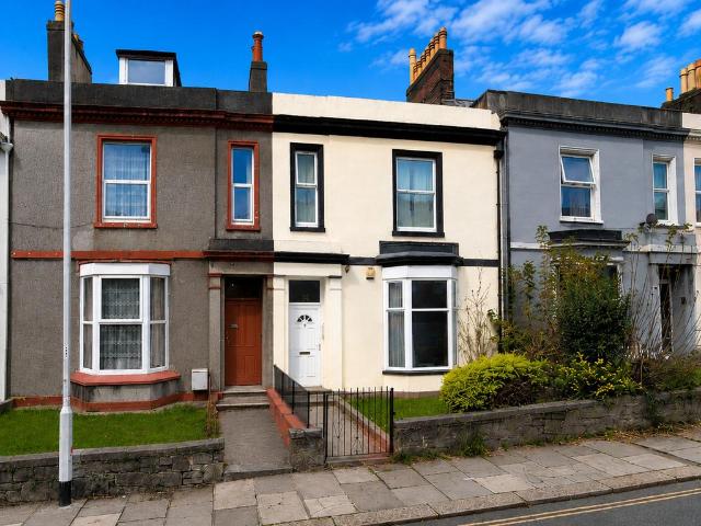 5 bedroom terraced house for sale