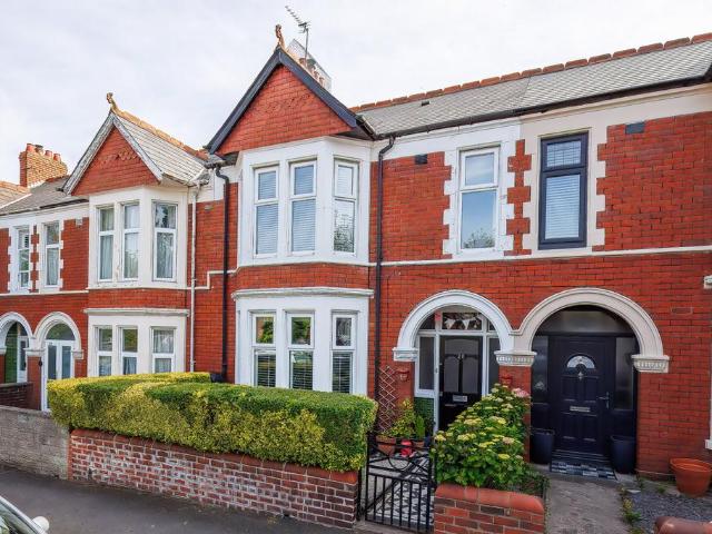 3 bedroom terraced house for sale