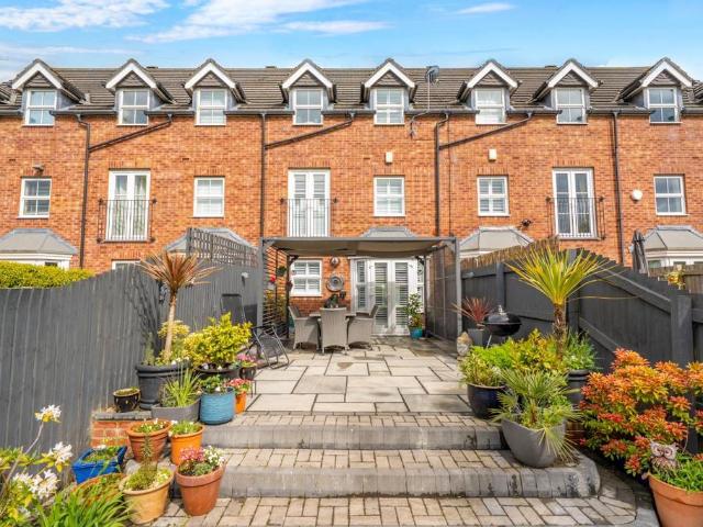 3 bedroom terraced house for sale