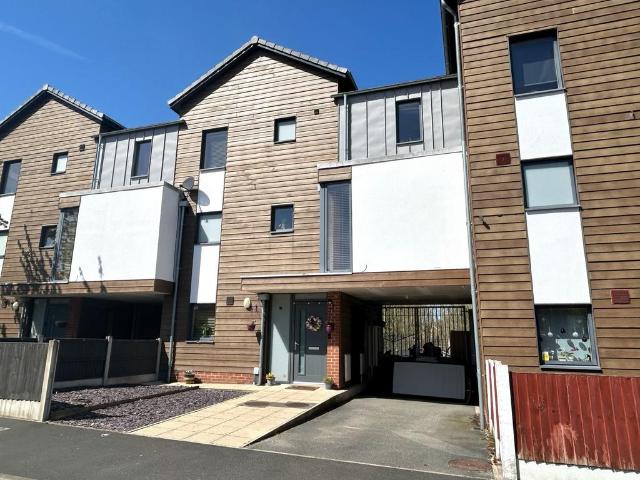 3 bedroom terraced house for sale
