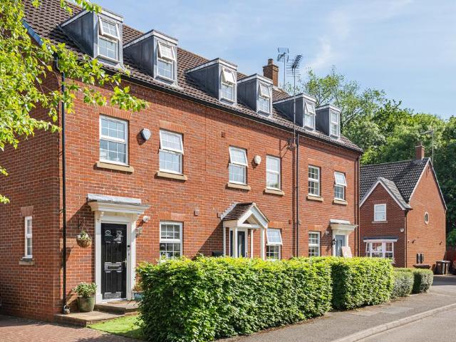 3 bedroom terraced house for sale