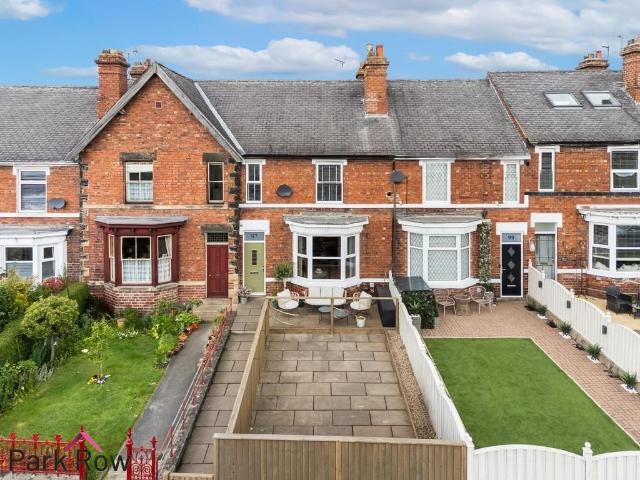 3 bedroom terraced house for sale