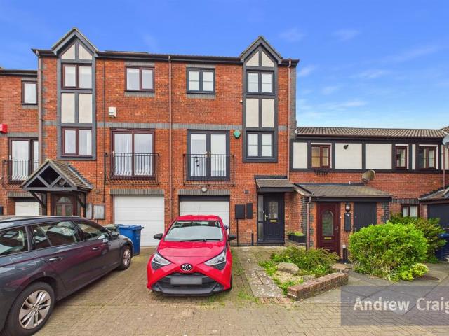 3 bedroom terraced house for sale