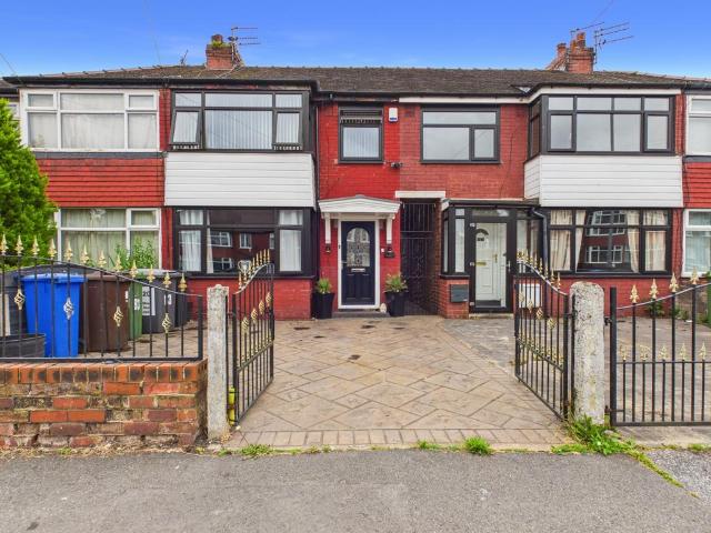 3 bedroom terraced house for sale
