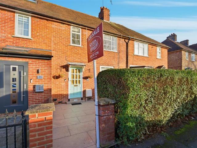 3 bedroom terraced house for sale