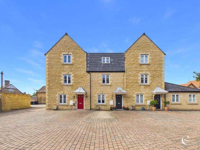3 bedroom terraced house for sale