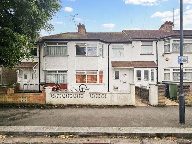 3 bedroom terraced house for sale