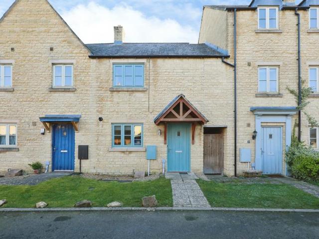 3 bedroom terraced house for sale