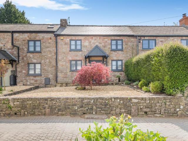 3 bedroom terraced house for sale