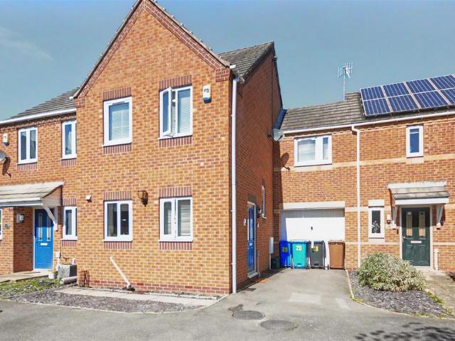 3 bedroom terraced house for sale