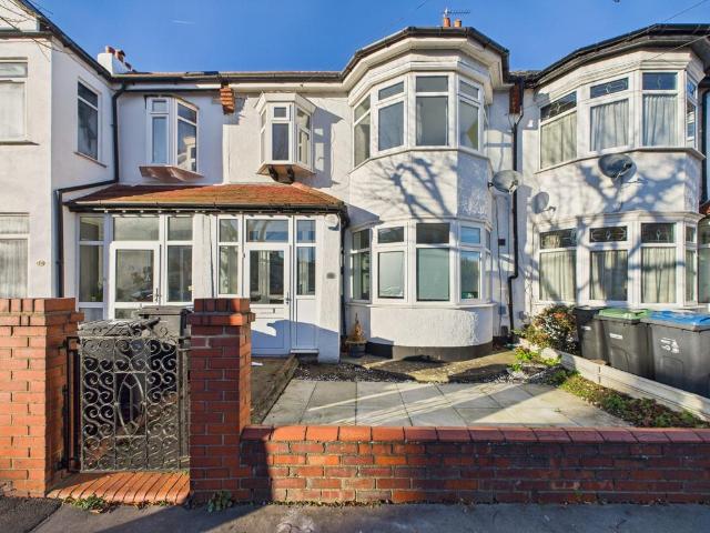 3 bedroom terraced house for sale