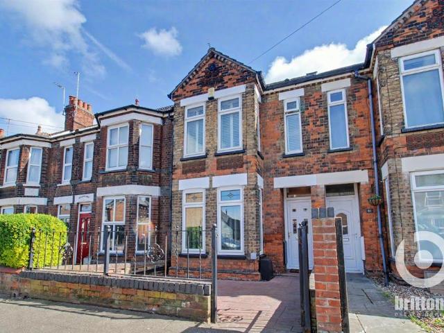3 bedroom terraced house for sale