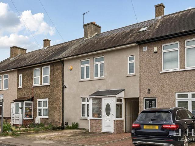 3 bedroom terraced house for sale
