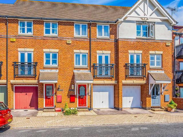 3 bedroom terraced house for sale