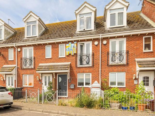 3 bedroom terraced house for sale