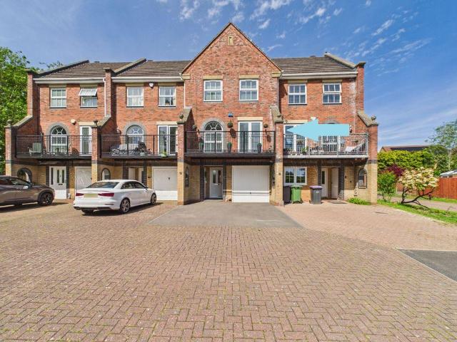 3 bedroom terraced house for sale