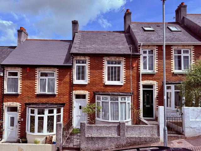 3 bedroom terraced house for sale