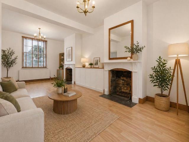 3 bedroom terraced house for sale